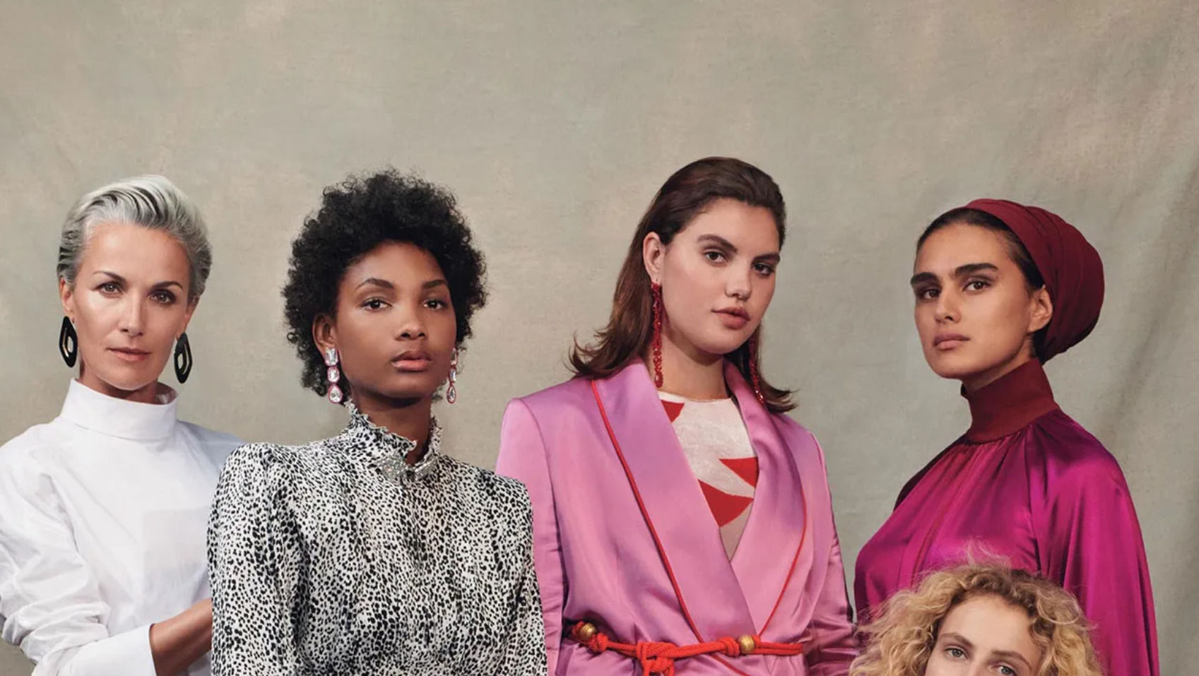 Y2K and Modest Fashion, fashion contrasts - Montenapo Daily