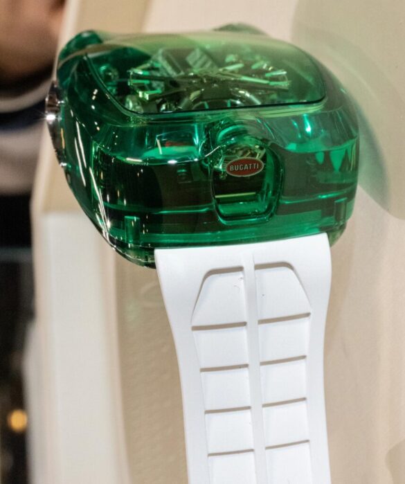 Jacob & Co. und Bugatti präsentieren den Chiron Sapphire Green ...