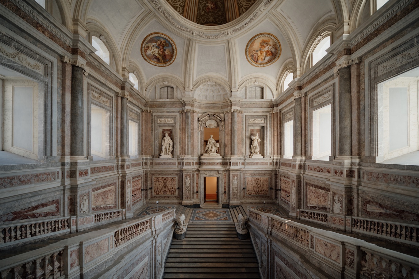 Max Mara porta la resort 2026 alla Reggia di Caserta - Montenapo Daily